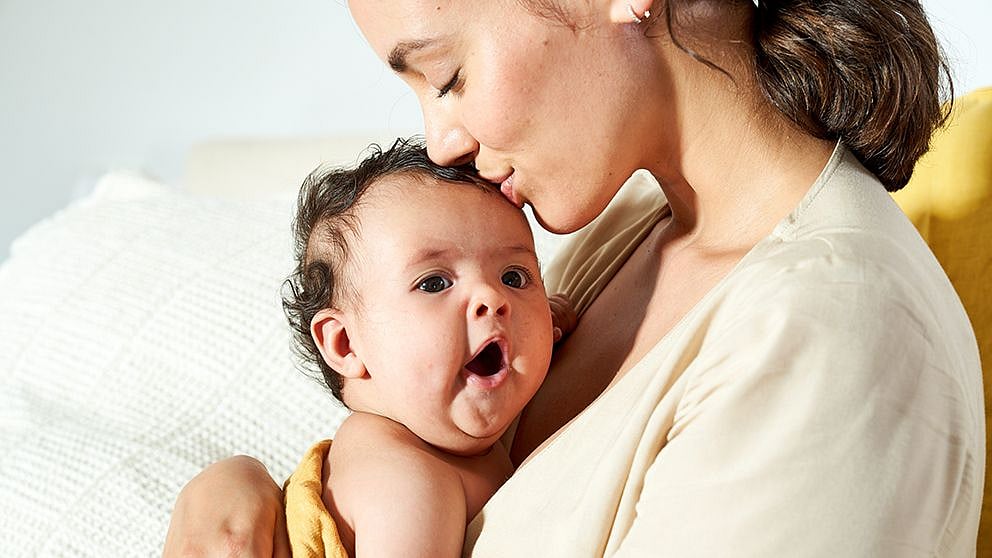 Skin-to-skin contact: important for parents and chi - Weleda
